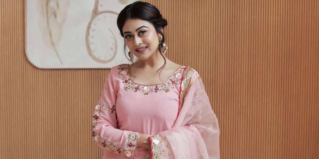 Elegant Suit Sets By Falaq Naaz For Roka Ceremony!