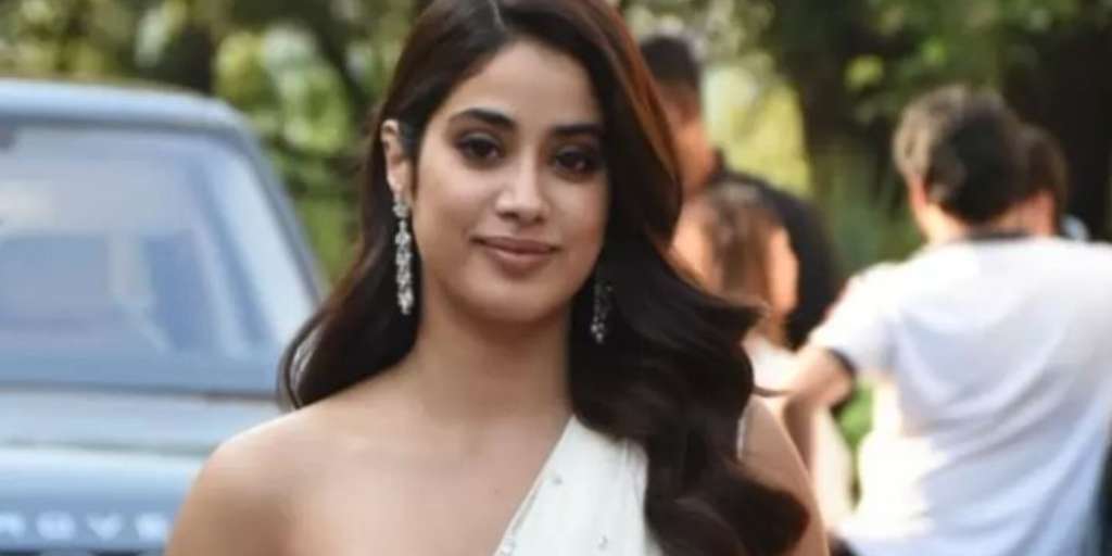 Tube Blouse Designs Approved By B-Town Divas To Slay