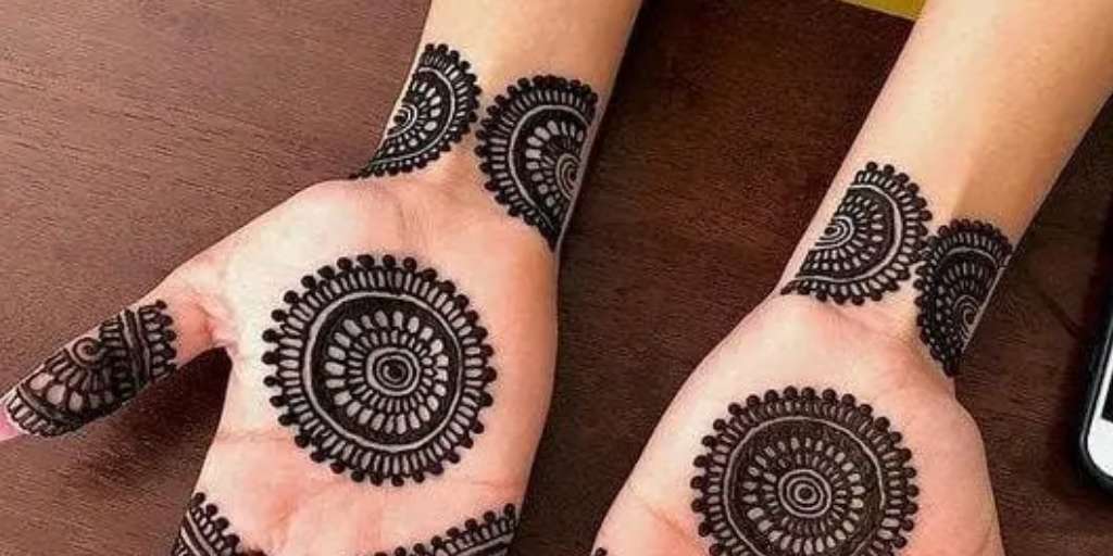 Simple Circle Mehndi Designs For New Brides