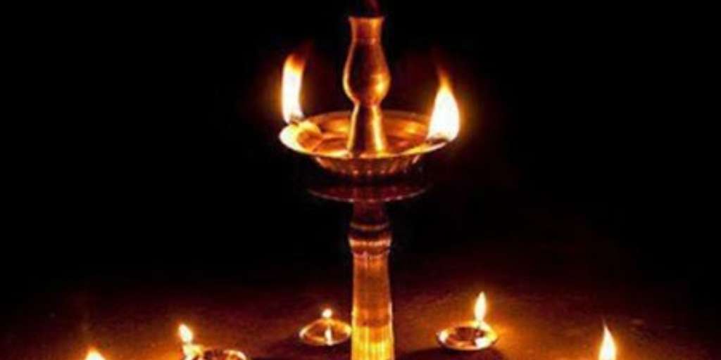 இறை வழிபாடும் விளக்கேற்றும் வழிமுறைகளும்!