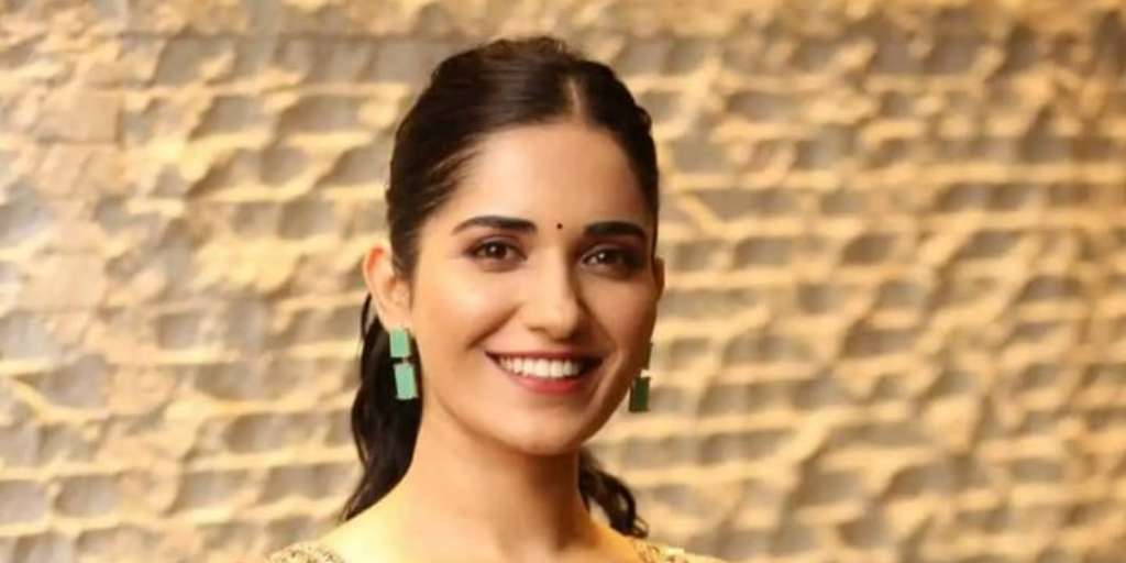 Ruhani Sharma Inspired Trendy Saree Designs For Roka