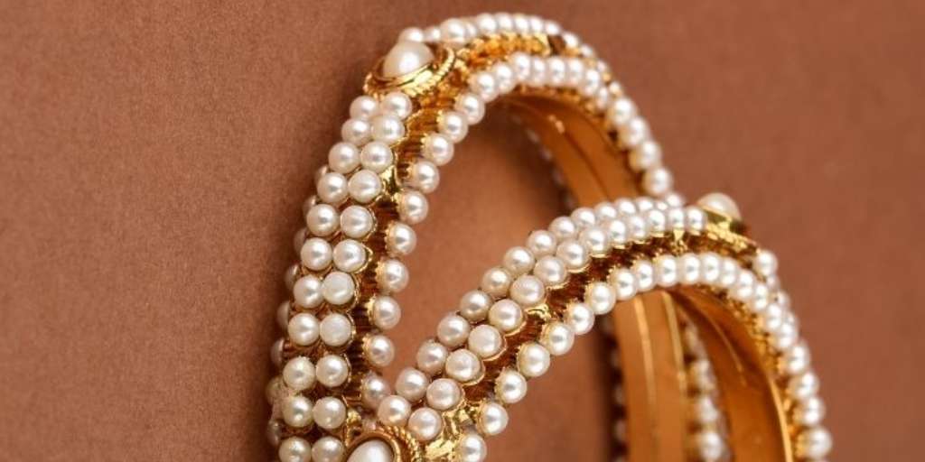 6 Trendy Pearl Bangle Designs To Serve Looks