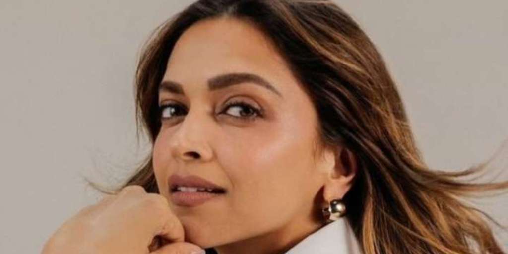 Try Deepika Padukone's Besan And Haldi Face Pack For Glowing Skin In ...