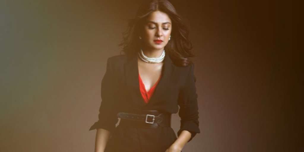 5 Chic Red Dresses Inspired by Jennifer Winget For Christmas Celebrations