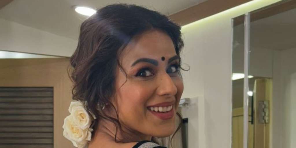 5 Bold Blouse Designs By Nia Sharma For Chiffon Sarees