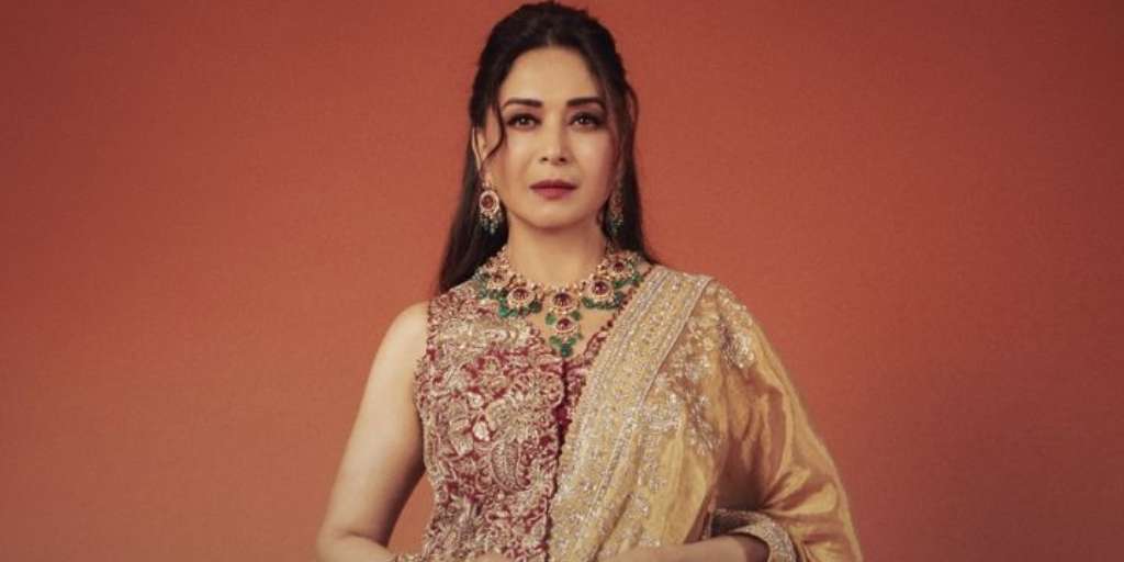 7 Modest Saree Blouse Designs For Heavy Bust