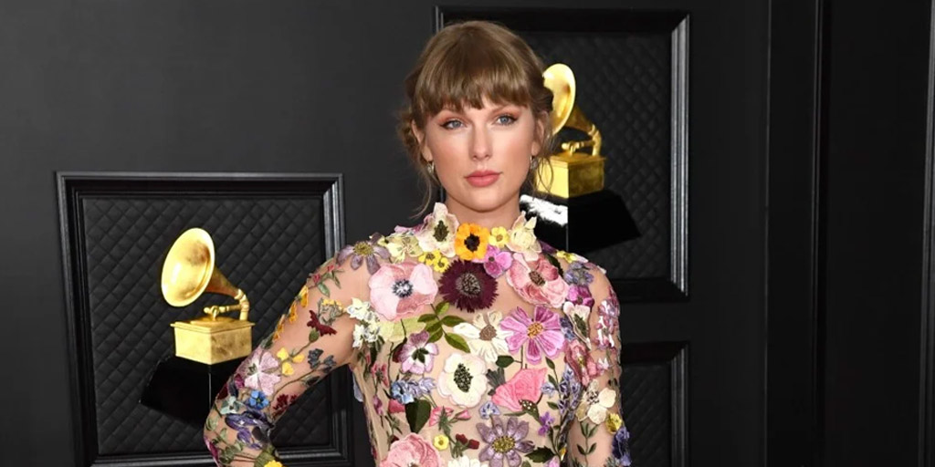 Taylor Swift's Best Award Show Looks