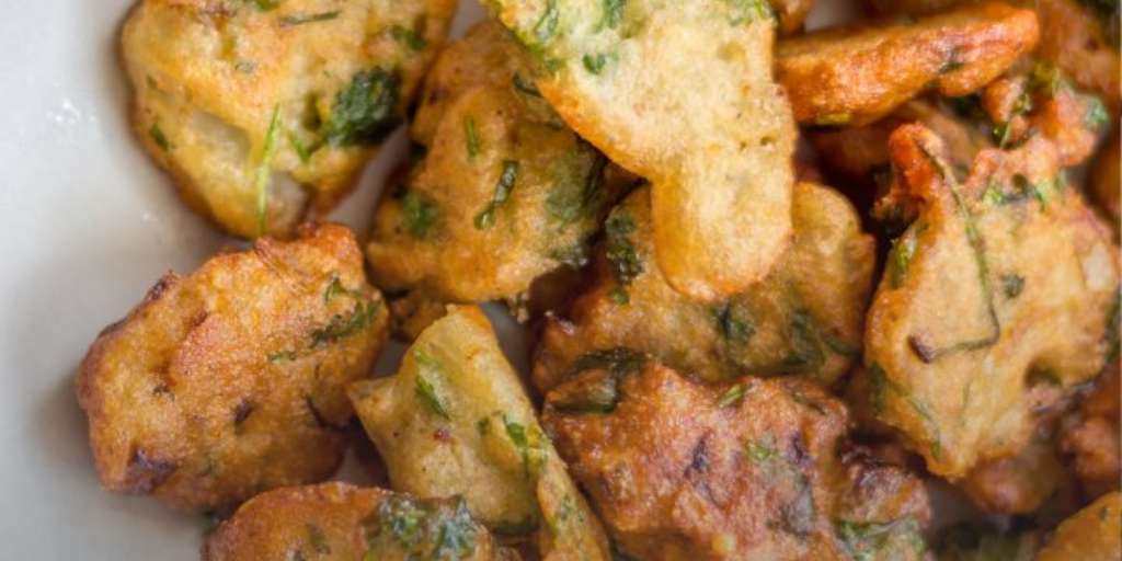6 Types Of Pakoras To Pair With Tea In Monsoon