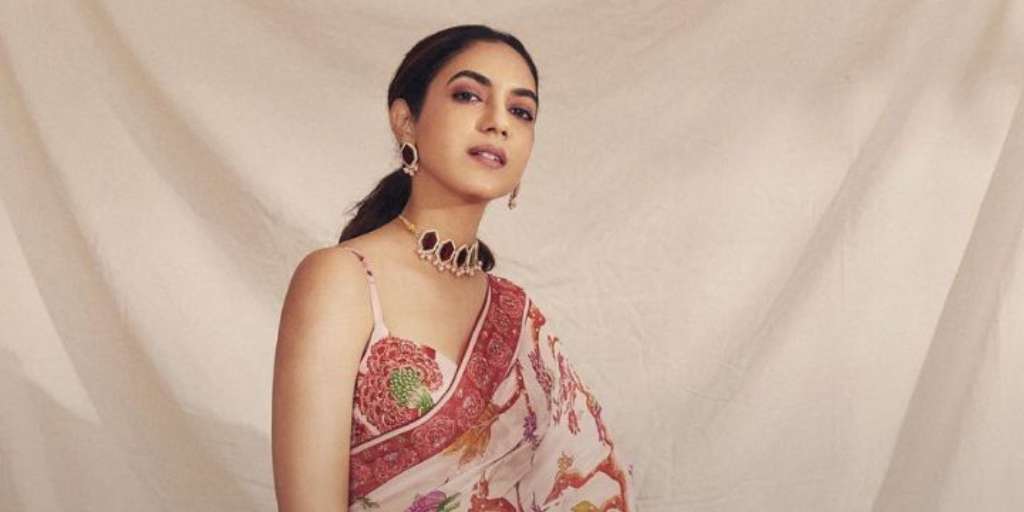 7 Modest Blouse Designs By Ritu Varma For Heavy Arms