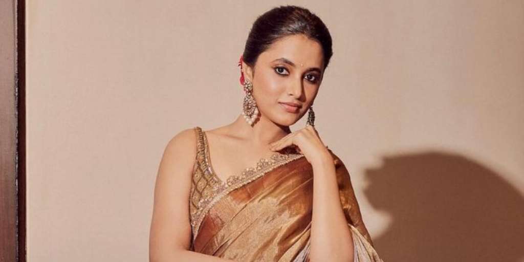 7 Modest Blouse Design By Priyanka Mohan For Long Torso