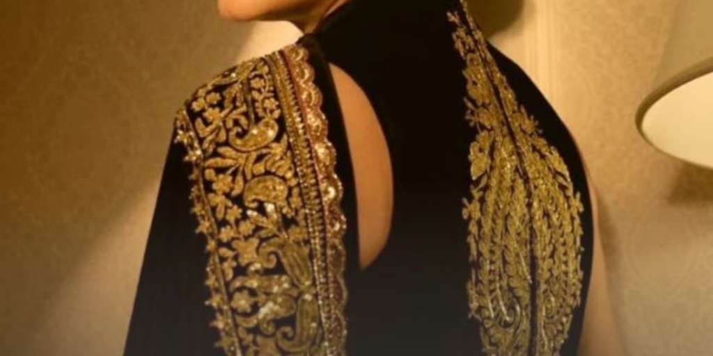 6 Sassy Back Blouse Designs By Bollywood Actresses To Stand Out