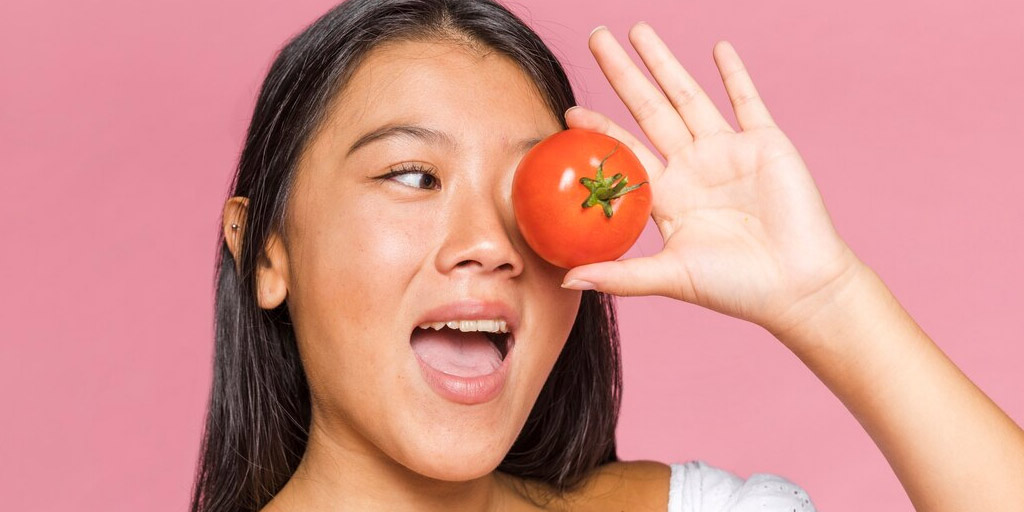 tomato face pack: முகத்தில் தக்காளி தடவுவதால் இவ்வளவு பளபளப்பை பெற ...