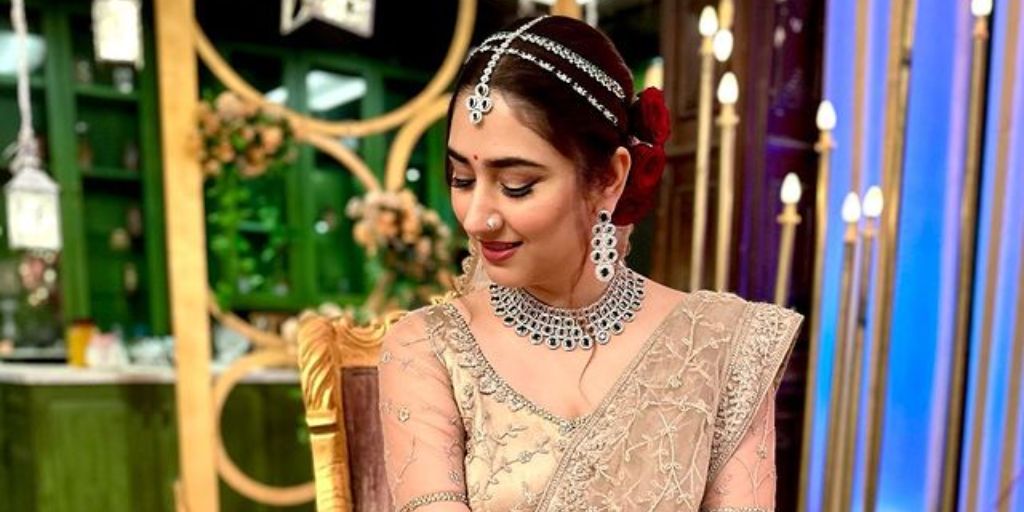 Wedding Outfits Disha Parmar Stunned In
